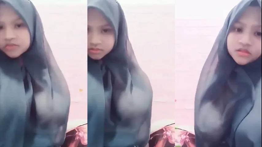 ABG Jilbab Hitam Tobrut Keliatan Utingnya | KINGBOKEP